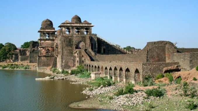 Mandu: Romance of a Distant Past - India Travelogue Heritage